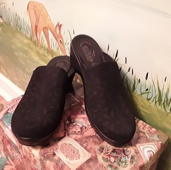 Fly Flot | Shoes | New Fly Flot Italian Black Suede Anatomic Clogs 39 ...